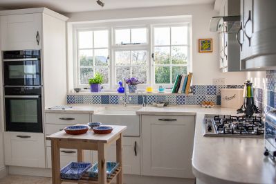 Country Kitchen Corian Clamshell Worktops | Solidity